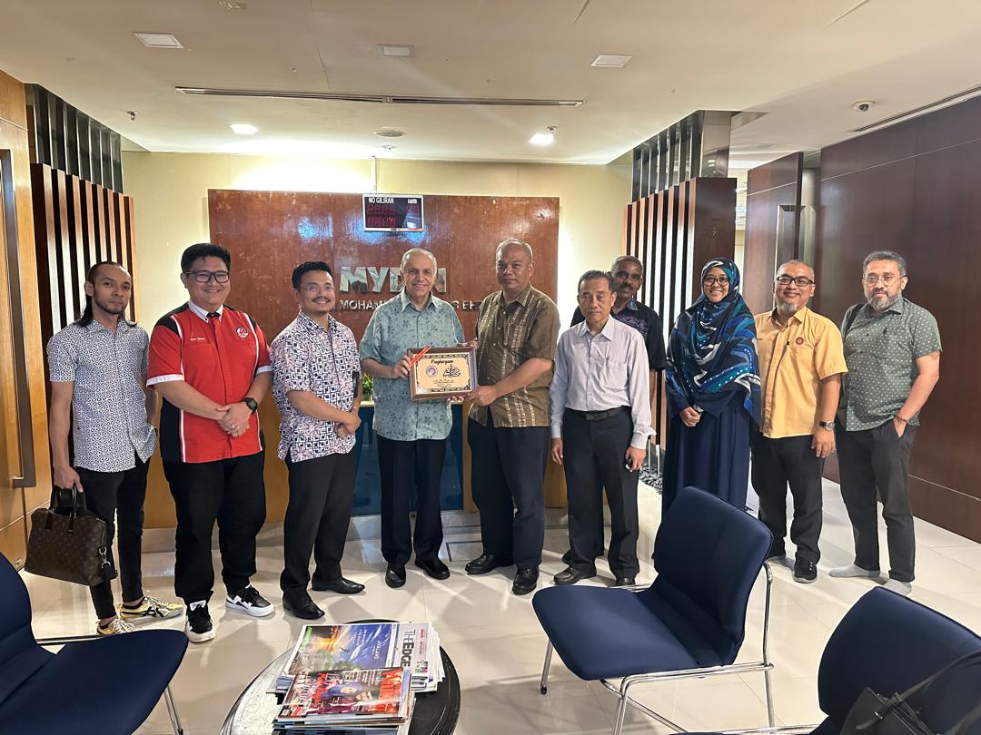 KUNJUNGAN HORMAT KEPADA YBHG DATUK WIRA (DR) HAJI AMEER ALI MYDIN, PENGARAH URUSAN MYDIN MOHAMED ...